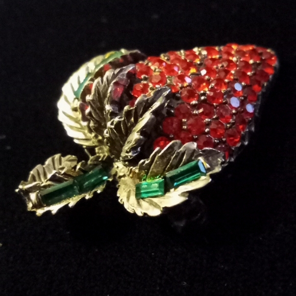 Valtallica's Vintage | Jewelry | Vintage Pell Green Baguette Red Rhinestone Strawberry Brooch ...